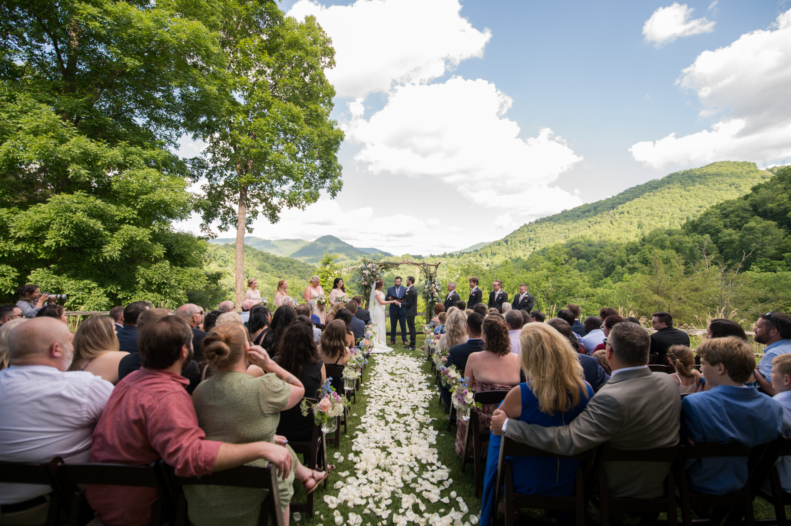 Explore the Mountain View Ceremony Lawn - Castle Ladyhawke
